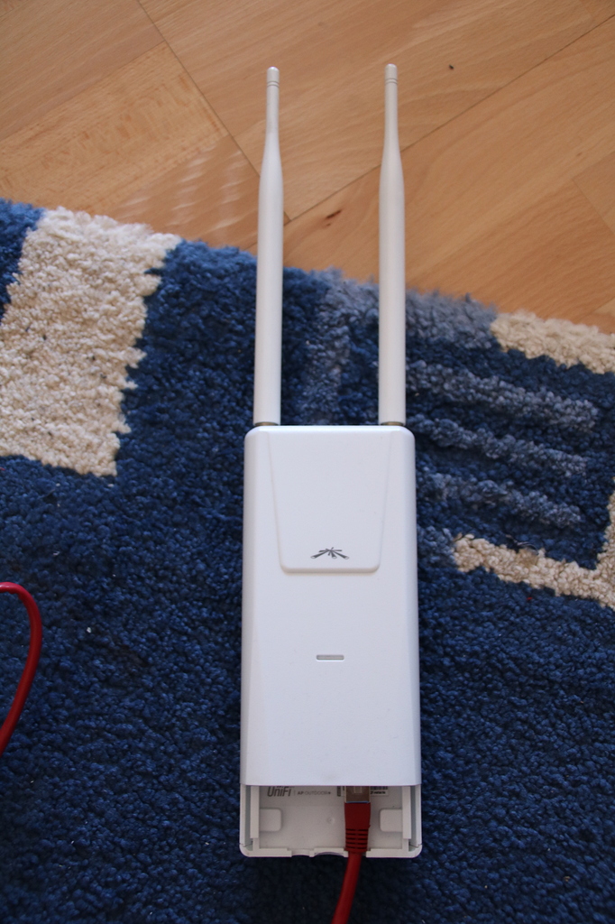 Ubiquiti UniFi AP Outdoor+ Router mit sehr hoher Reichweite zu ...